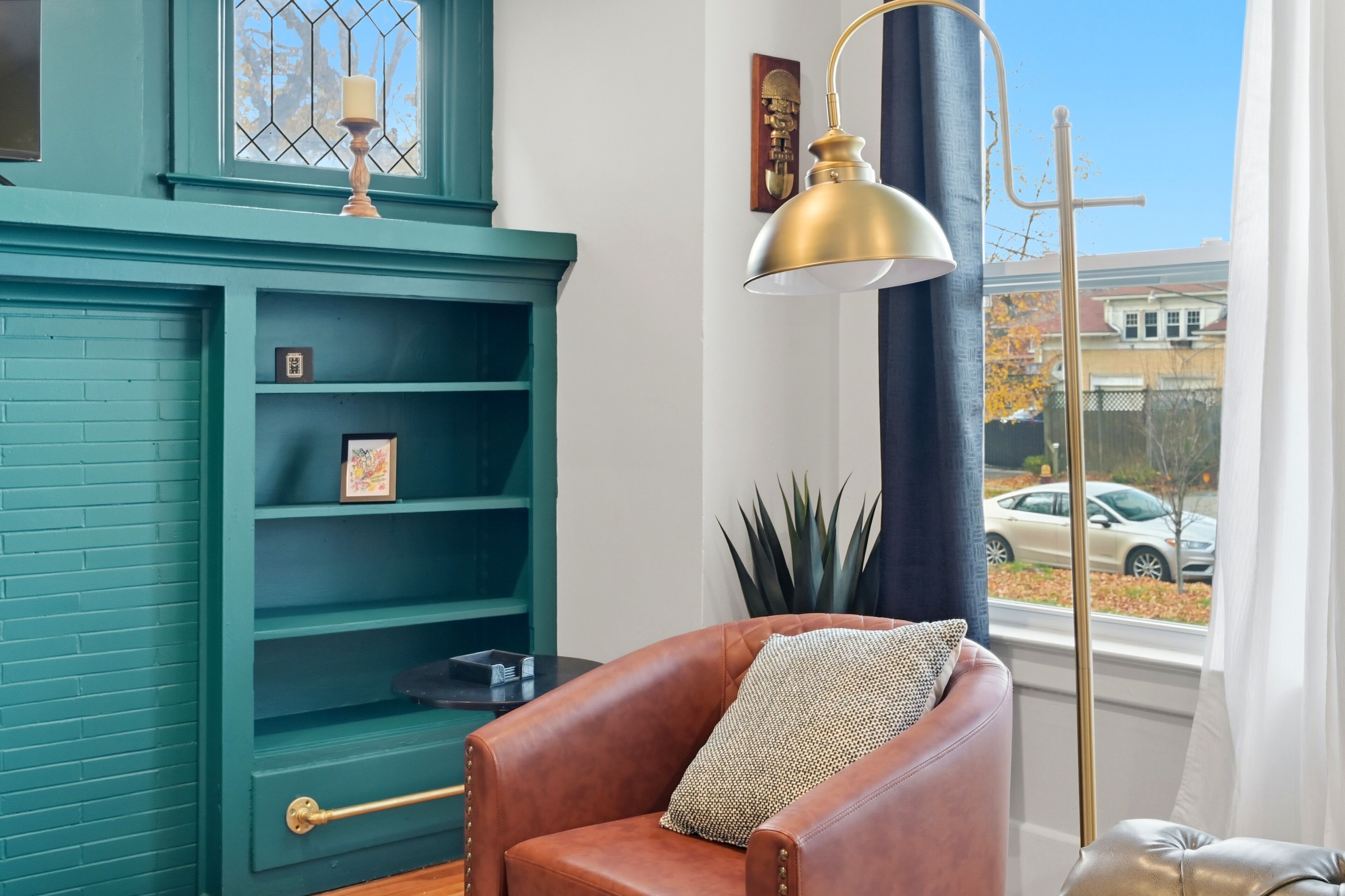 Newly Renovated 2-bedroom Apartment In Quiet Historic Detroit Neighborhood - Windsor