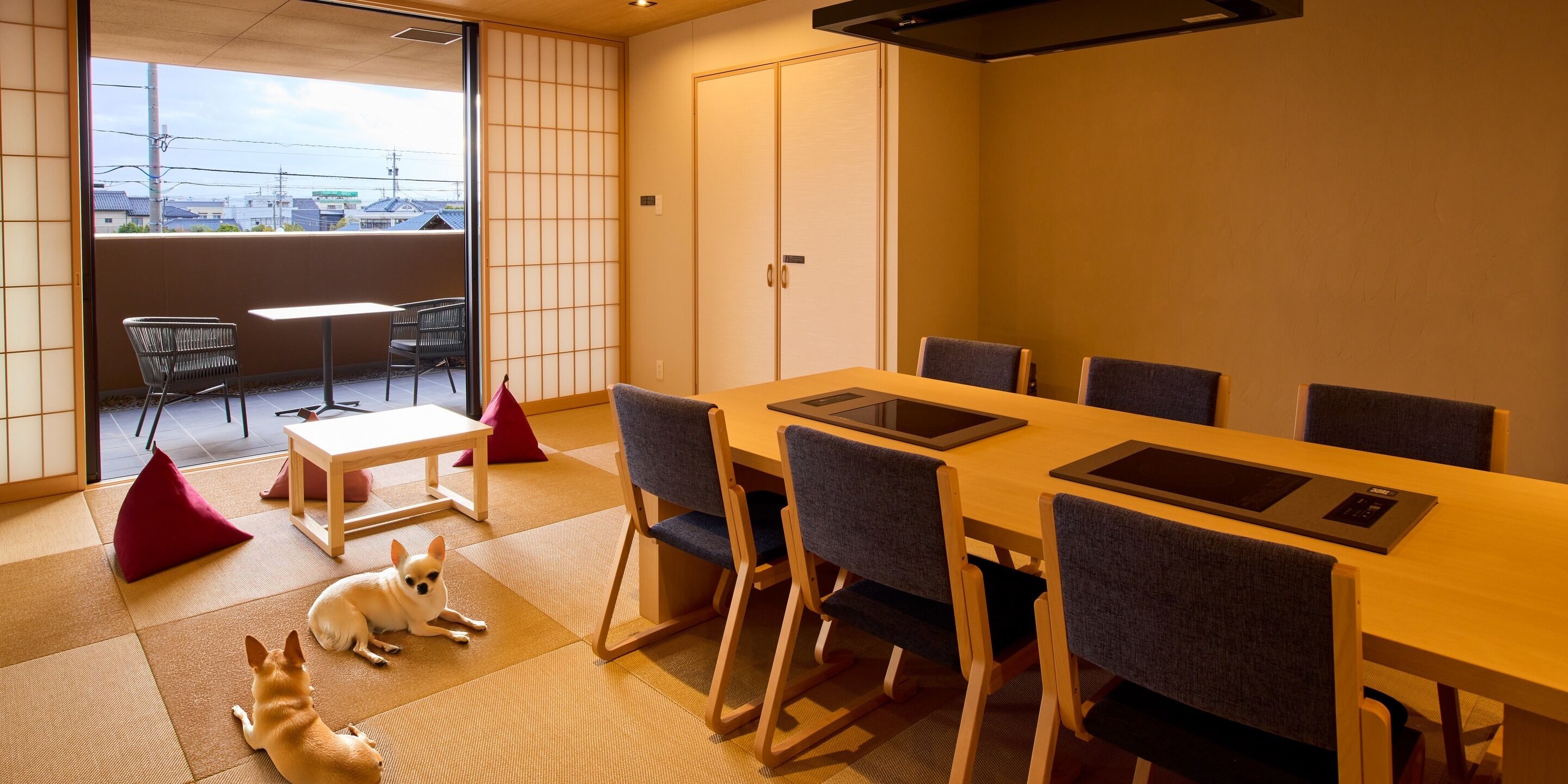 Apartamento superluxo, varanda coberta, vista para o parque (A,Dog friendly) | Escrivaninha, Wi-Fi de cortesia, roupa de cama