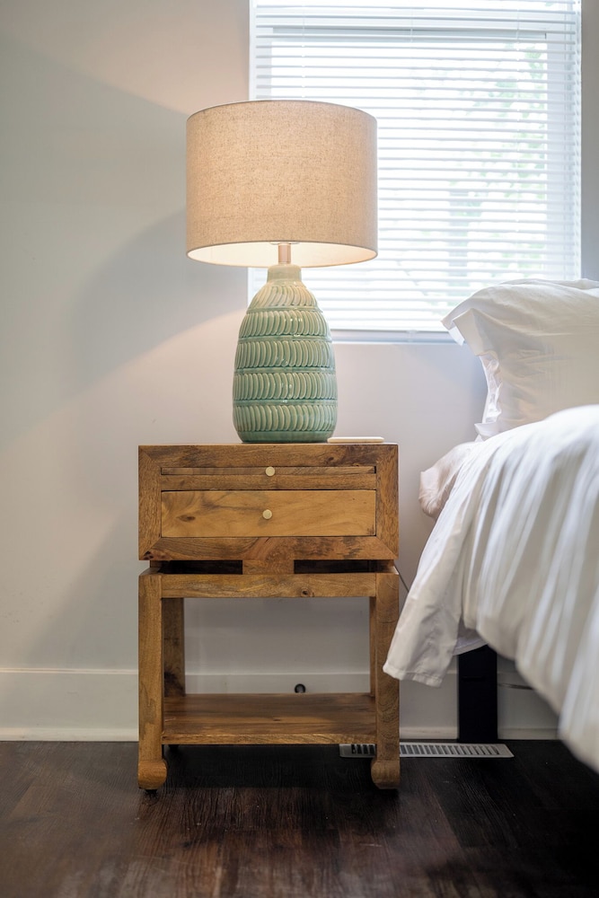 Spacious 5-bedroom Blue Bungalow - Indianapolis, IN