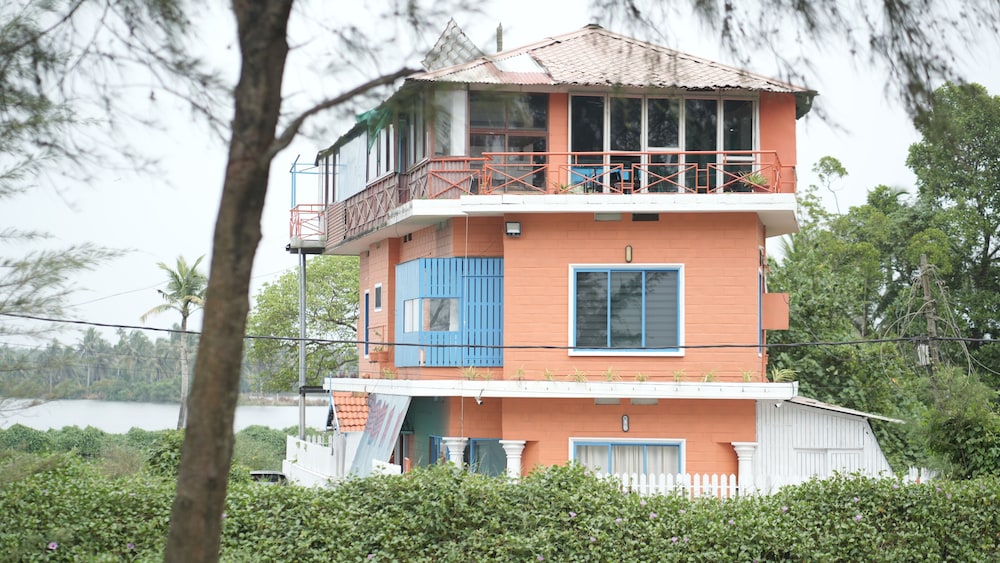 Kuzhuppilly Beach House - Kochi