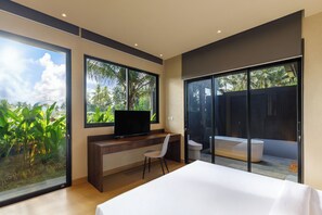 Quarto Standard, vista para as vinhas | Minibar, secretária, secretária adequada para computadores portáteis