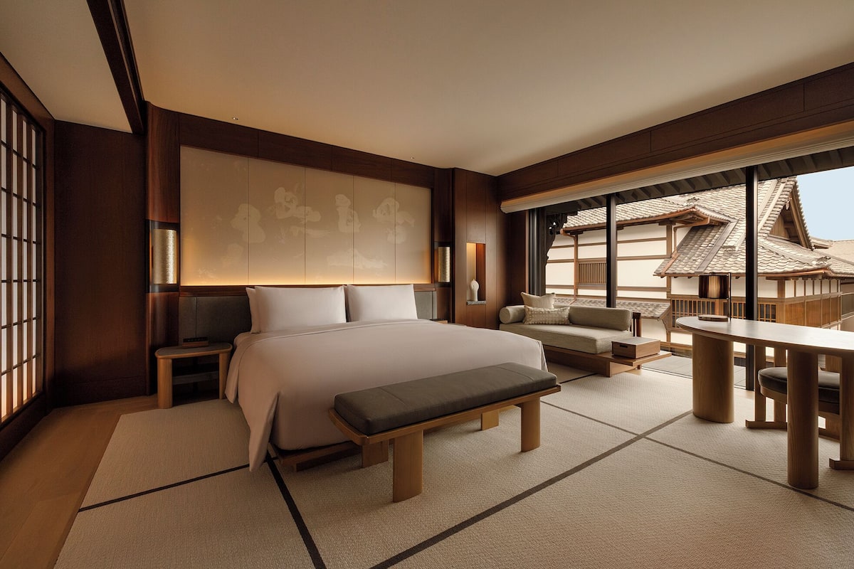Quarto Premier, 1 cama king-size (Theatre) | Minibar com produtos grátis, cofre no quarto