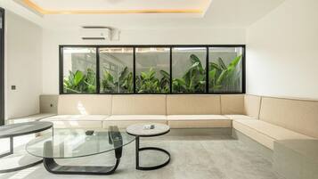Villa (5 Bedrooms) | Exterior