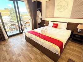 Quarto Duplo Superior | Cofre no quarto, cortinas/cortinados opacos, roupa de cama fornecida 