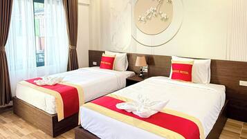 Quarto Duplo ou Twin Superior | Cofre no quarto, cortinas/cortinados opacos, roupa de cama fornecida