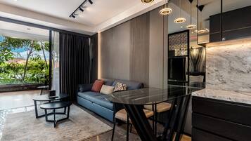 Suite-Estúdio Deluxe, 1 cama king-size, vista para o jardim | Área para churrascos e piqueniques