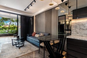 Suíte estúdio luxo, 1 cama King, vista para o jardim | Área para churrasco/piquenique