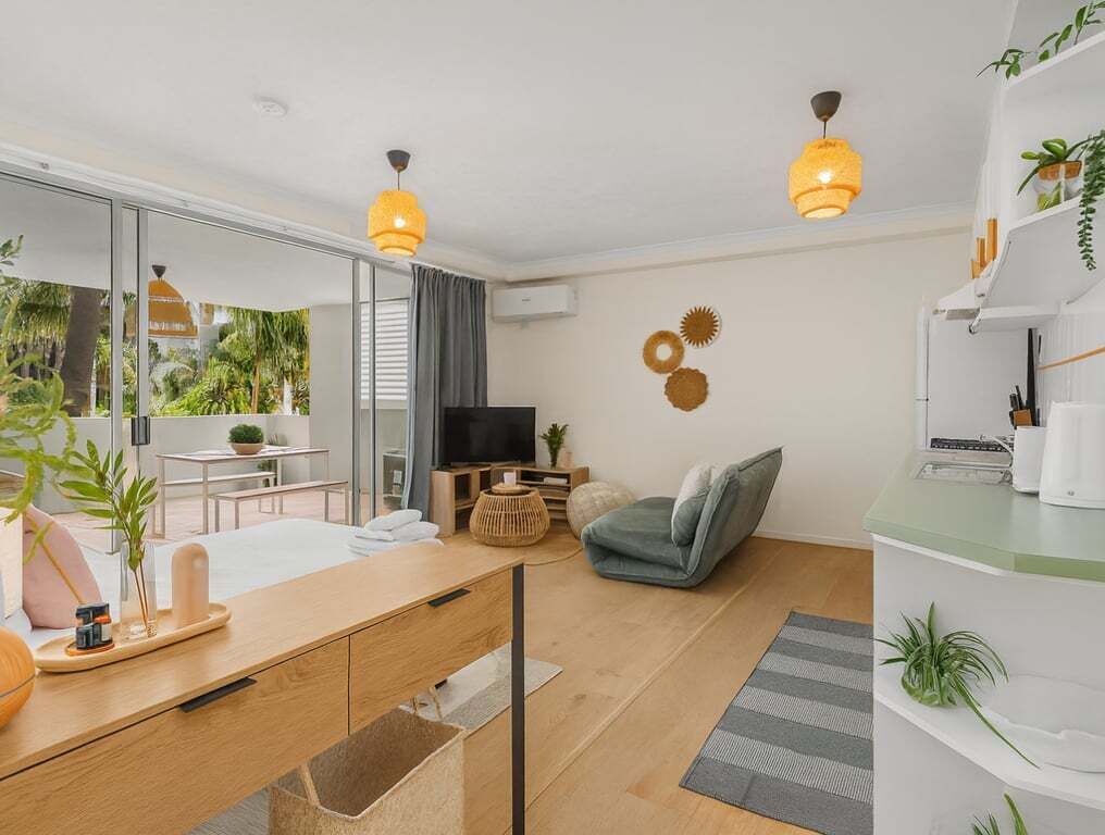 Bright Urban Getaway W/ Lagoon Pool & Garden Views - Spring Hill