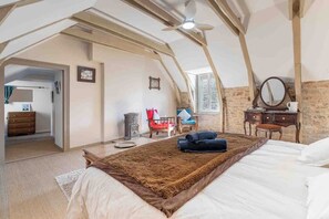 Chambre Grands Voyageurs | Cortinas blackout, Wi-Fi de cortesia