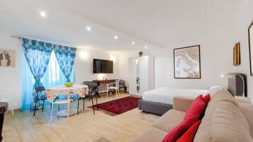 Apartamento clássico, vista para o jardim | Cortinas blackout, quartos à prova de som, ferros/tábuas de passar roupa