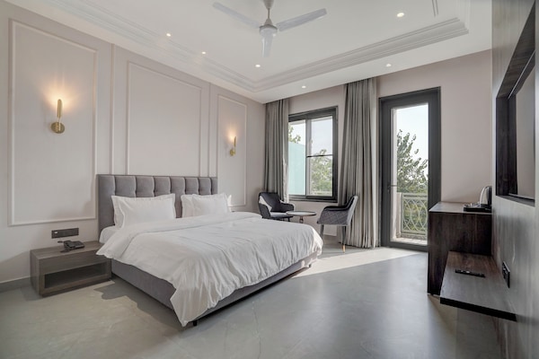 Executive Room | Camas Select Comfort, cofres nos quartos, escrivaninha