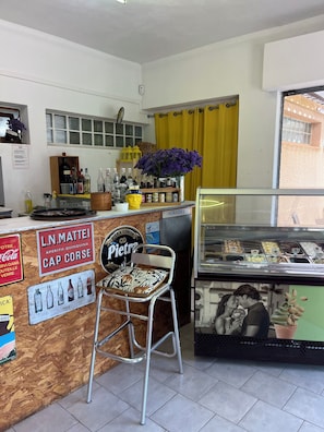 Café da manhã continental todos os dias (EUR 6 por pessoa)