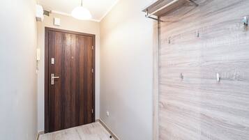 Apartamento | Sala de estar | Televisor de ecrã plano de 37 polegadas com canais por cabo