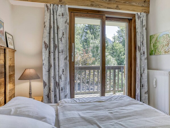 Renovated 1-bedroom cabin apartment, Megève, near center Reviews, Deals ...