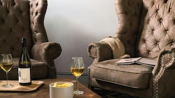 Superior Grand Room | Cofre no quarto, secretária