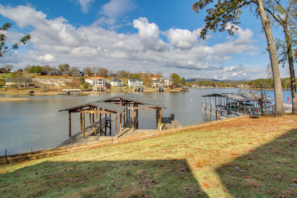 Private Pool & Slip: Luxury Lake Hamilton Home! - Hot Springs, AR