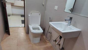 Quarto Triplo Superior | Casa de banho