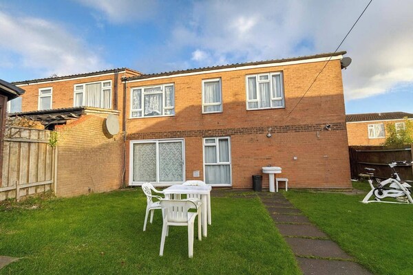 Wycombe Oasis - Cozy 3-bed House Retreat - High Wycombe