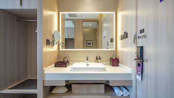 Privilege, Quarto, 1 cama King | Banheiro | Chinelos