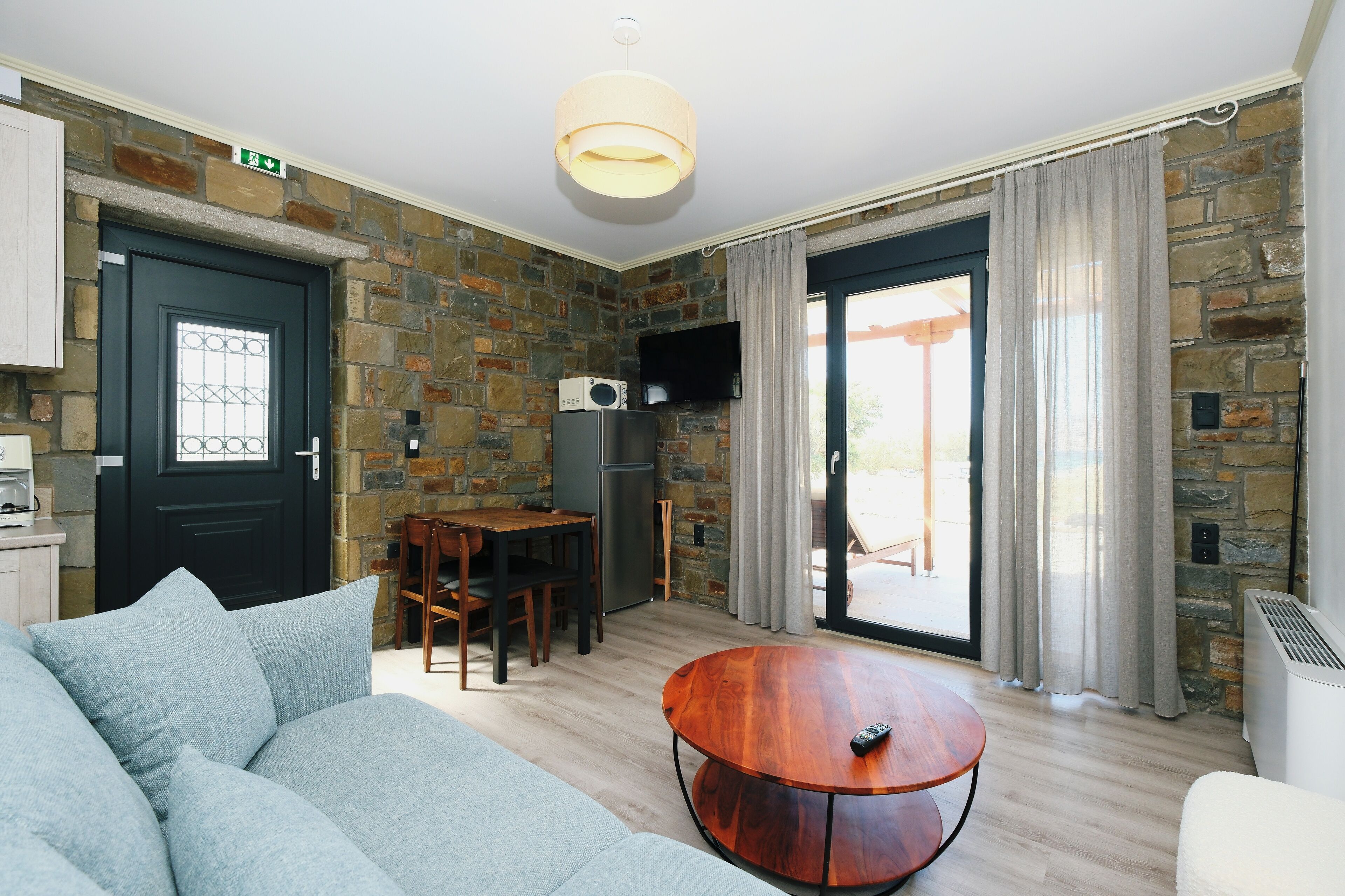 Apartamento, 1 quarto, pátio, vista para a praia | Cofre no quarto, quartos insonorizados, ferro/tábua de engomar 
