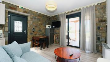 Apartamento, 1 quarto, pátio, vista para a praia | Cofre no quarto, quartos insonorizados, ferro/tábua de engomar