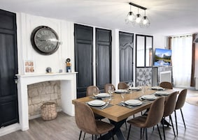 Apartamento família, 3 quartos, cozinha | Cozinha privada | Geladeira grande, micro-ondas, fogão, cooktop