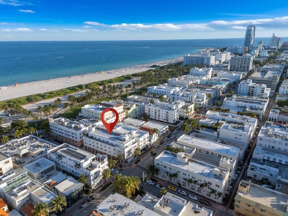 1 BLOCK FROM OCEAN 1 BR South Beach Collins Ave - Miami Beach | Vrbo