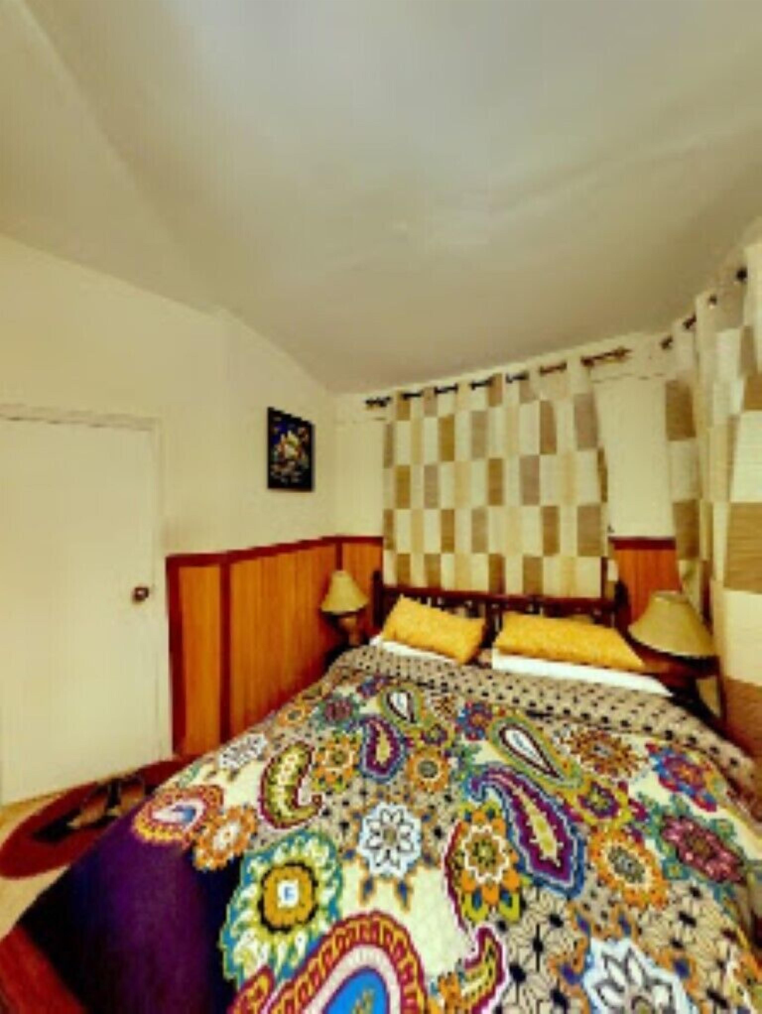 Quarto casal luxo, vista para a marina | Quartos à prova de som, ferros/tábuas de passar roupa, Wi-Fi de cortesia