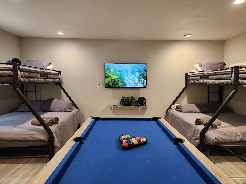 Modern Disney Getaway with Pool - Santa Ana | FeWo-direkt