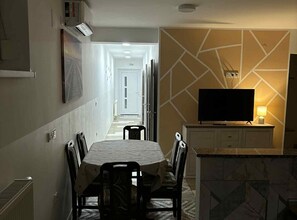 Apartamento (Two Bedroom Apartment With Terrace) | Sala de jantar