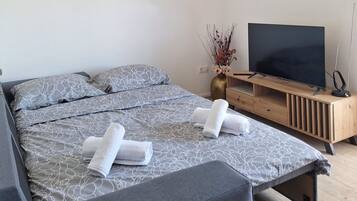 Apartamento (One Bedroom Apartment with Balcony) | 1 quarto