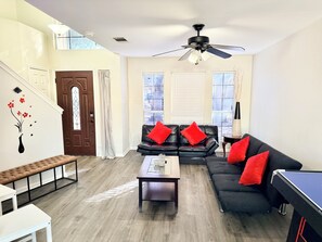 Casa Familiar, vista para o jardim | Sala de estar