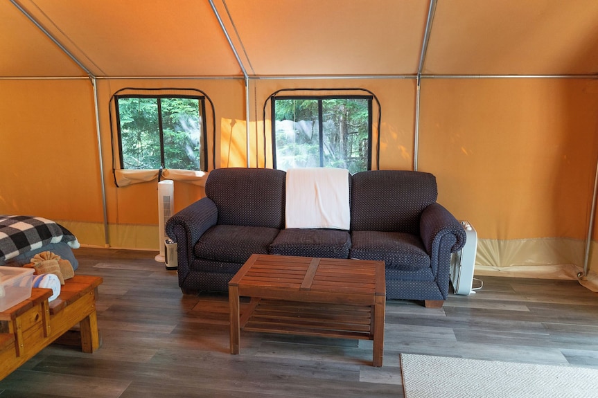 Safari Glamping Tent! Forest Retreat & Hot Tubs! - New Brunswick