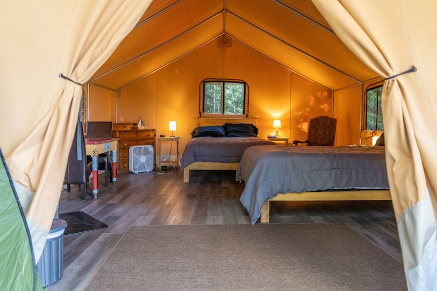 Safari Glamping Tent! Forest Retreat & Hot Tubs! - New Brunswick