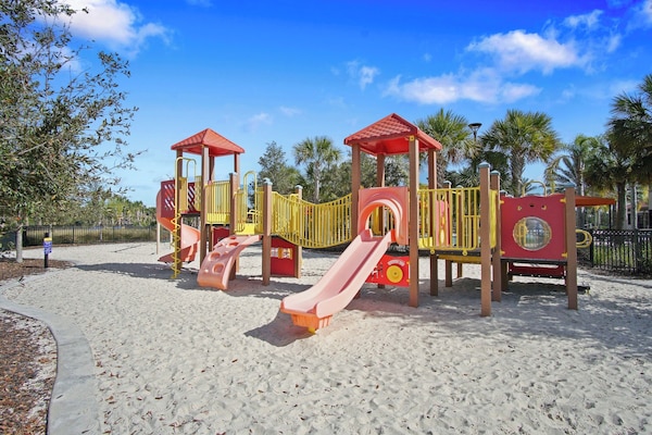 Family Paradise - Theatre + Resort + Pet Friendly - Davenport, FL
