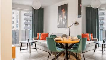 Apartamento Familiar, varanda | Cortinas/cortinados opacos, ferro/tábua de engomar, Wi-fi grátis