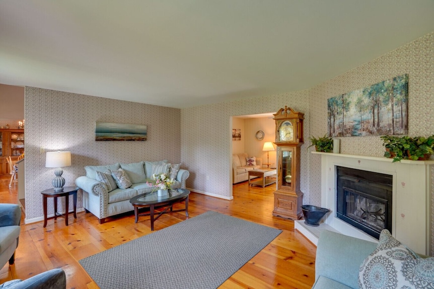 Cozy Pittsfield Gem W/ Deck, Gazebo & Fireplace! - Pittsfield, MA