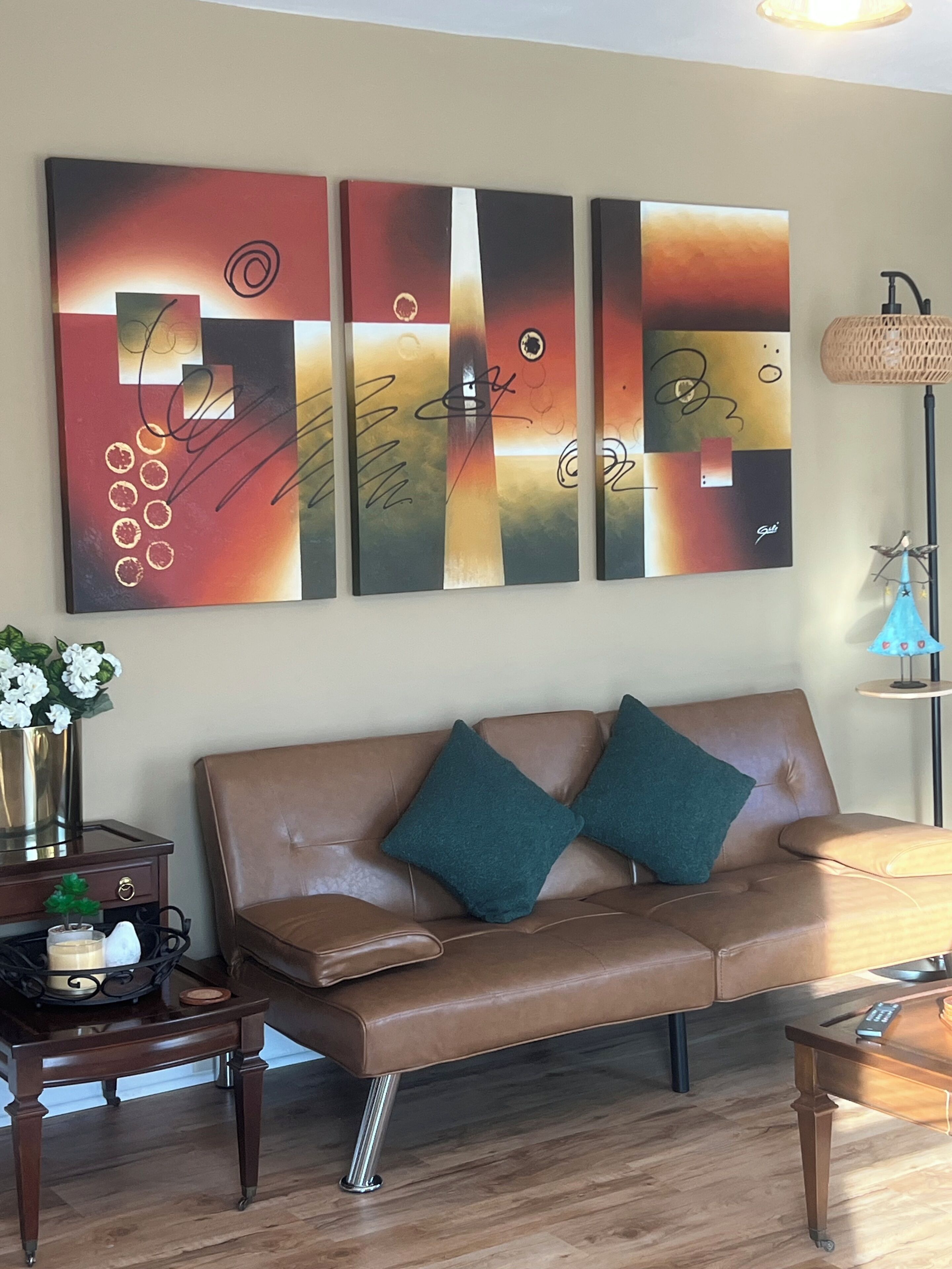 Vintage And Modern Cherry Valley Retreat - Rockford, IL