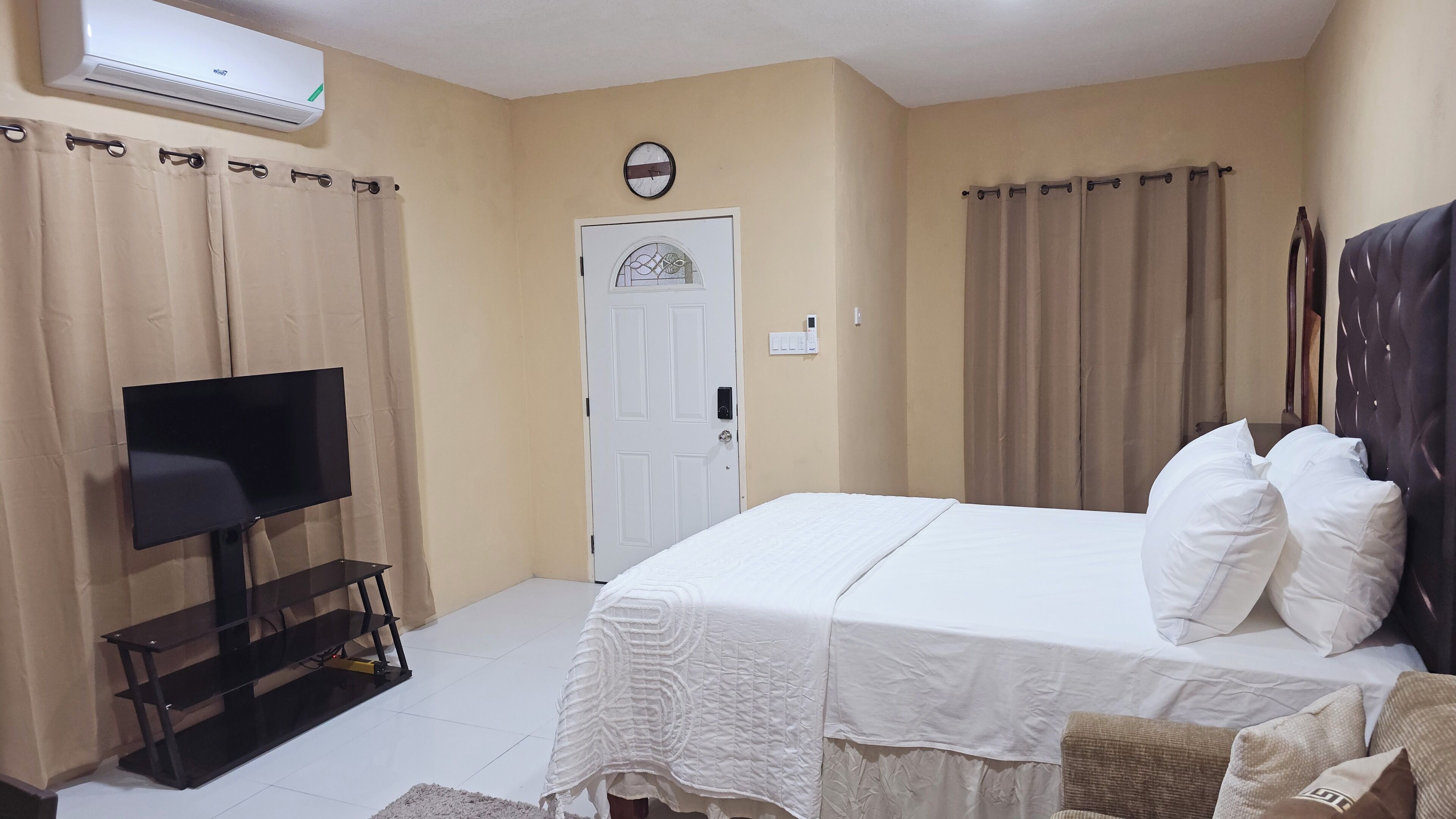 One Comfortable Apartment, Complete With Ac, Starlink High Speed Internet, - Ocho Rios