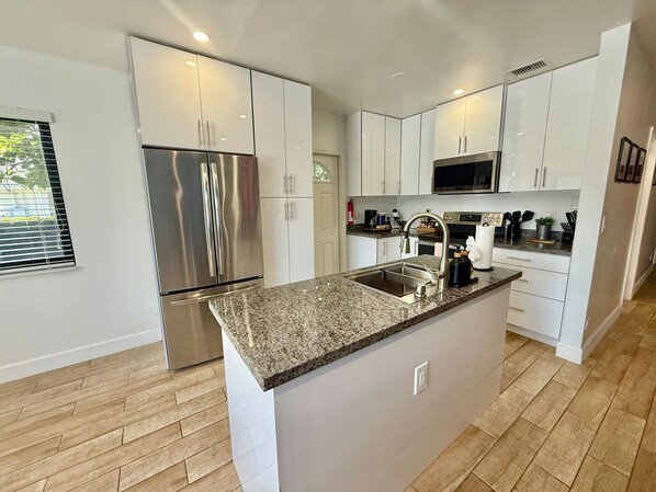 Chic, Newly Renovated 2-Bedroom Miami Unit Reviews, Deals & Photos 2026 ...