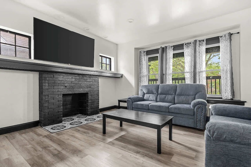 Charming 4br Niagara Apartment Great Location - Niagara Falls