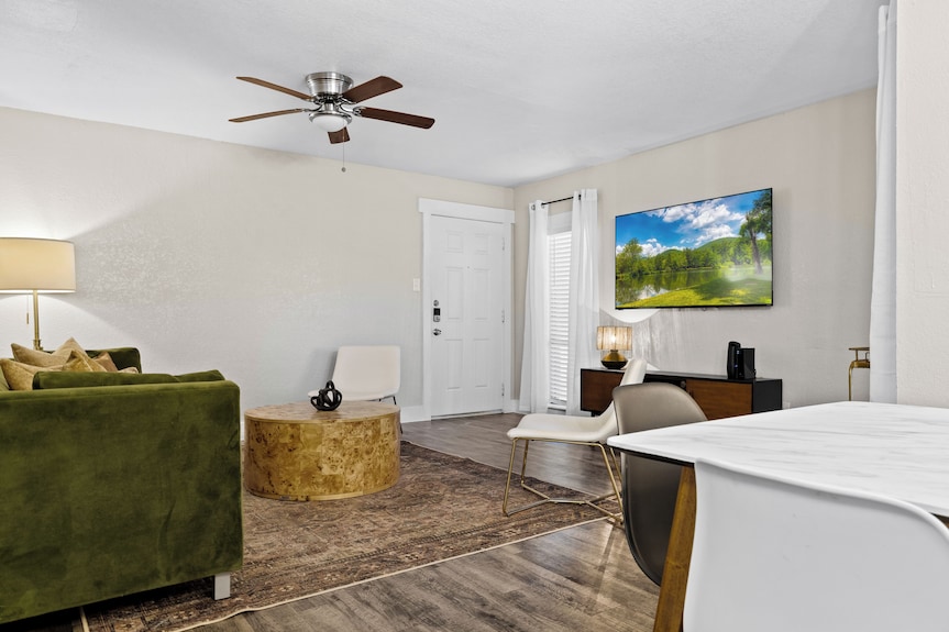 Lovely 2-bedroom Apartment Across From At&t Stadium And Globe Life Field - Globe Life Park - Arlington