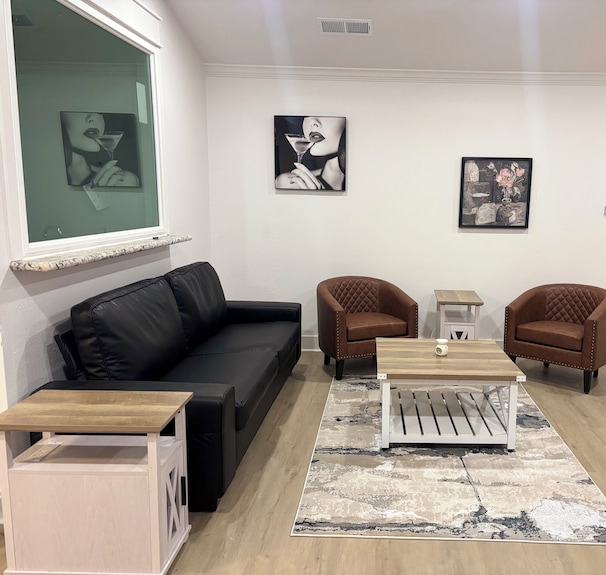 Tranquil 3-bedroom House With Soaking Tubs In Charming Orange - The Blue Lagoon, Vinton