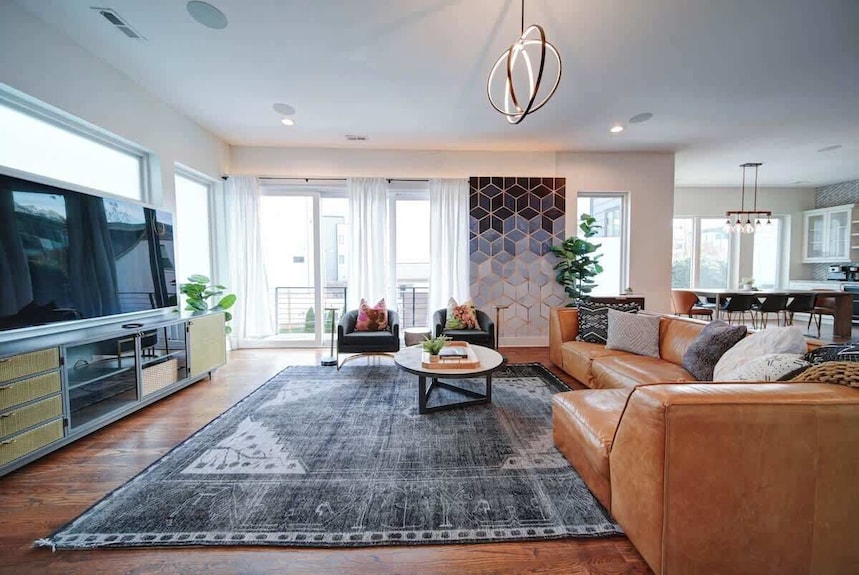 Luxury Getaway: Hot Tub, Grill, Near Uptown! - Charlotte, NC