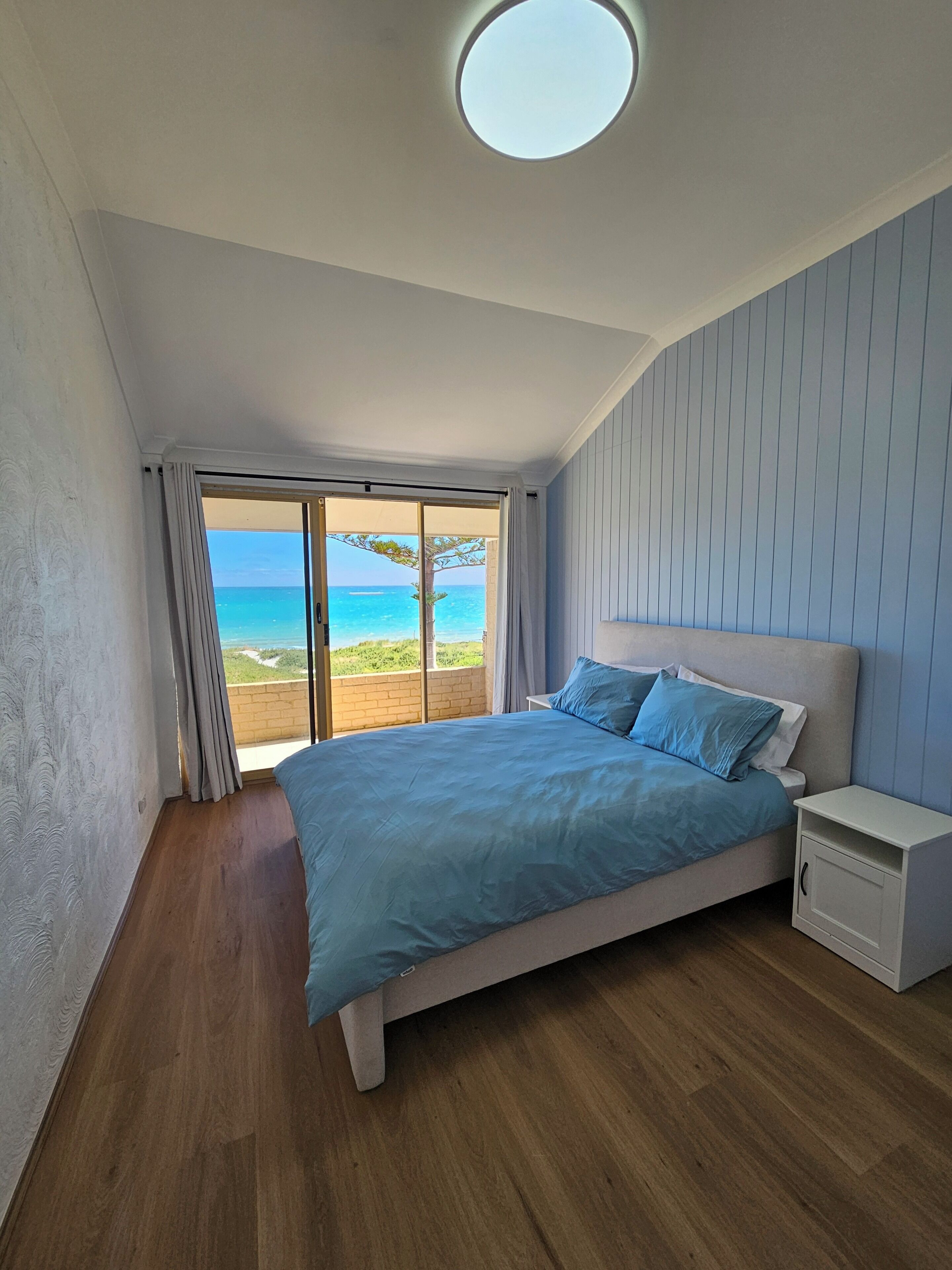 Beachfront Retreat With Breathtaking Views Steps From The Shore. - Ledge Point