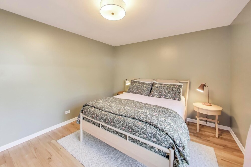 Feel at Home while Exploring Chicago! Reviews, Deals & Photos 2026 - Vrbo