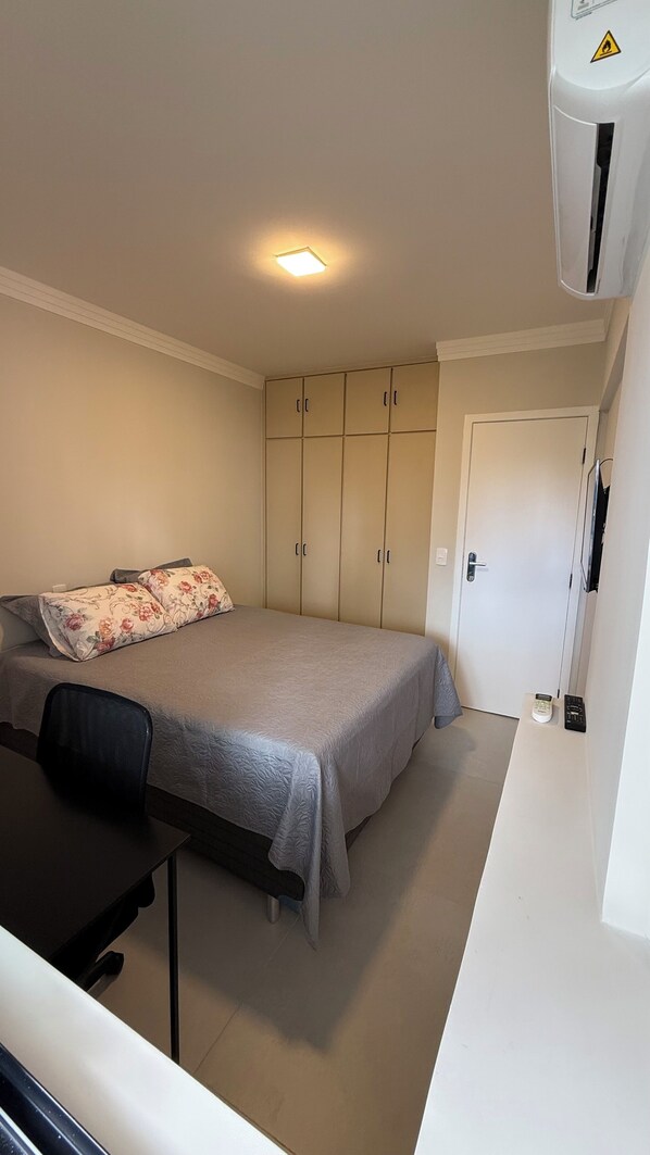 Apartamento Comfort, Vista para a cidade | Cortinas/cortinados opacos, ferro/tábua de engomar, Wi-fi grátis