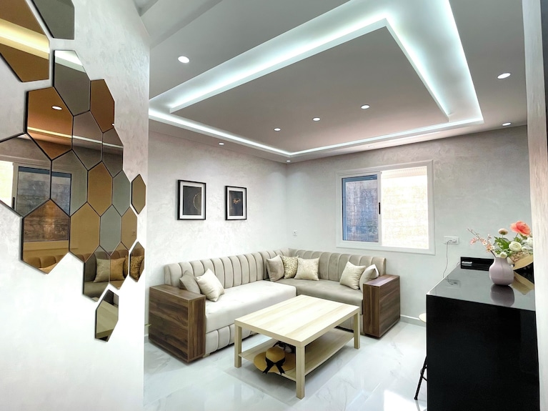 Luxurious Condo + 2 Romantic Patio/ Terrace - Al Hoceïma