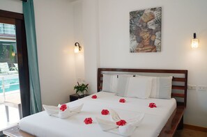 Quarto Standard, varanda, vista para a piscina