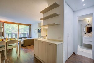 Estúdio família (Studio La Finestra Sulle Piste) | Cozinha americana privada | Geladeira, fogão, cooktop, lava-louças